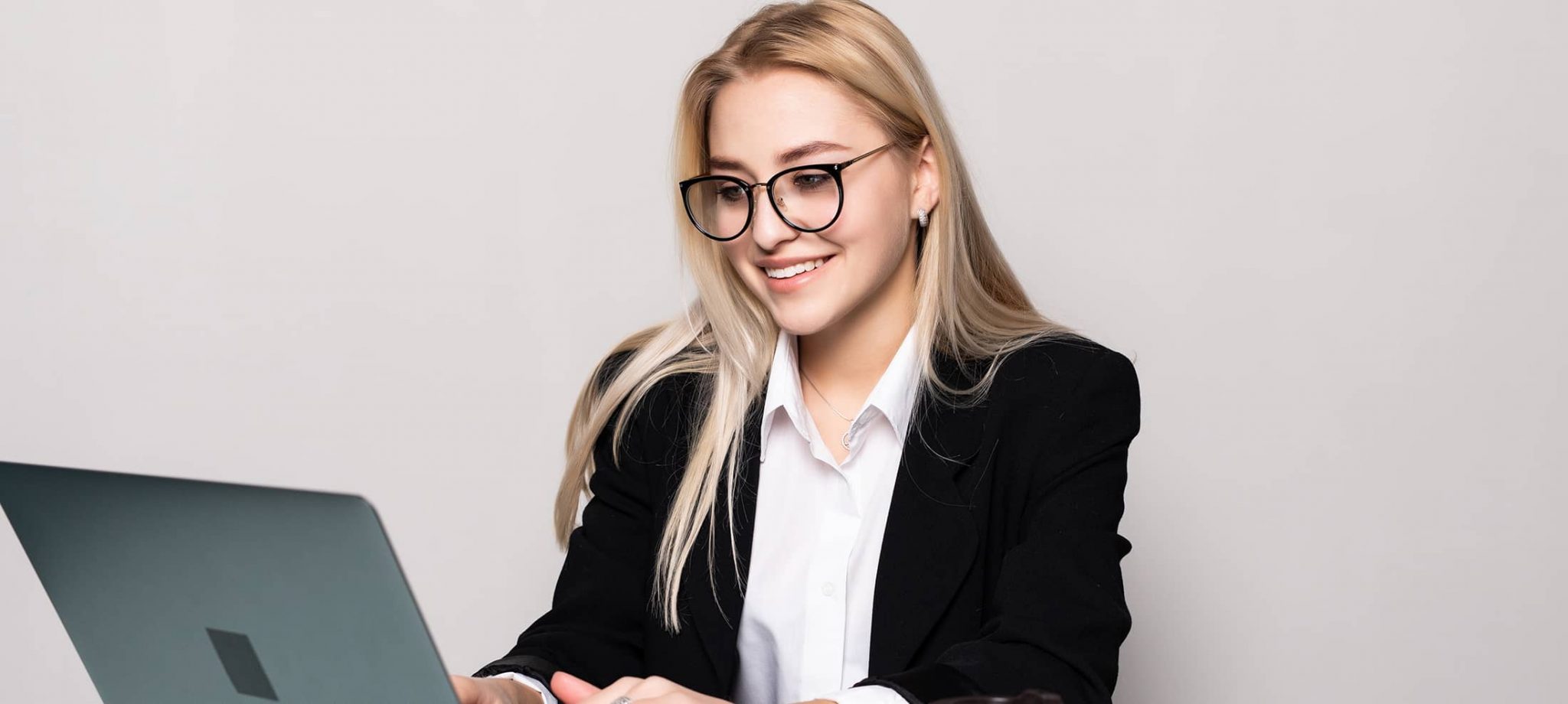 Simplifying HR Tasks: The Ultimate HR Tech Stack for Maximizing Efficiency